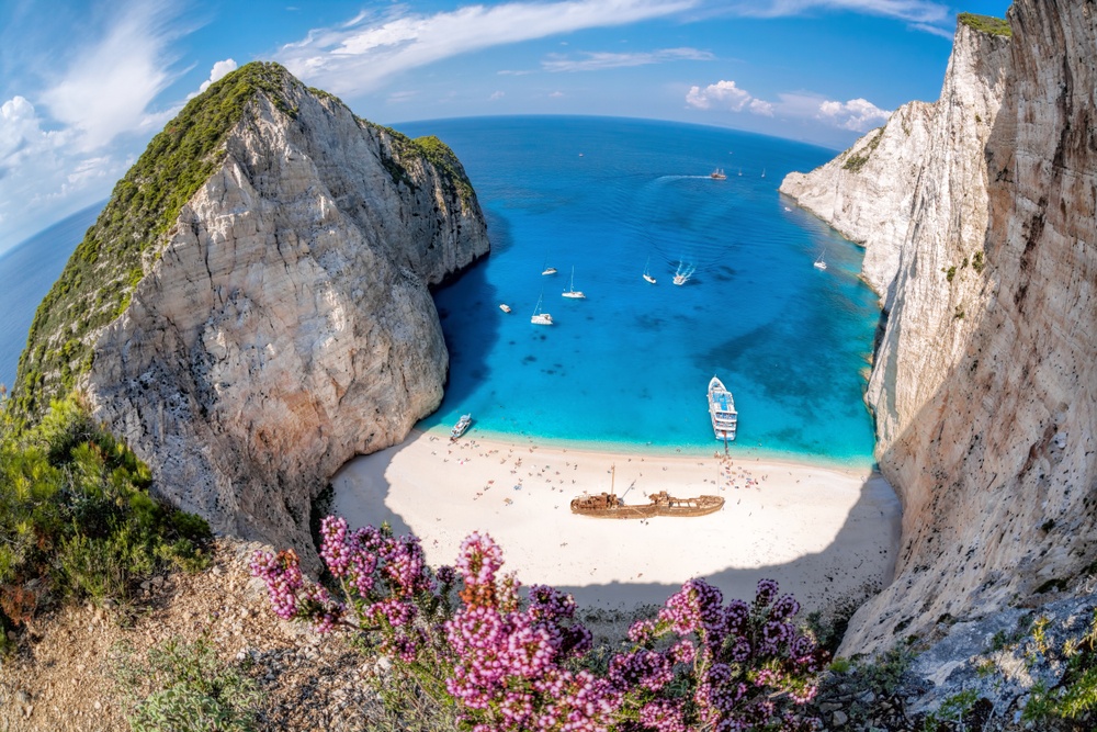 Ξανακλείνει το “Ναυάγιο” στη Ζάκυνθο - Οι φόβοι των σεισμολόγων ...